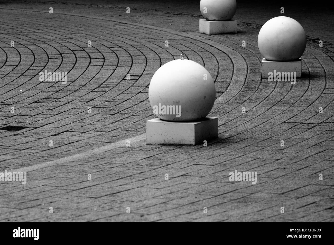 Black bollards hi-res stock photography and images - Alamy