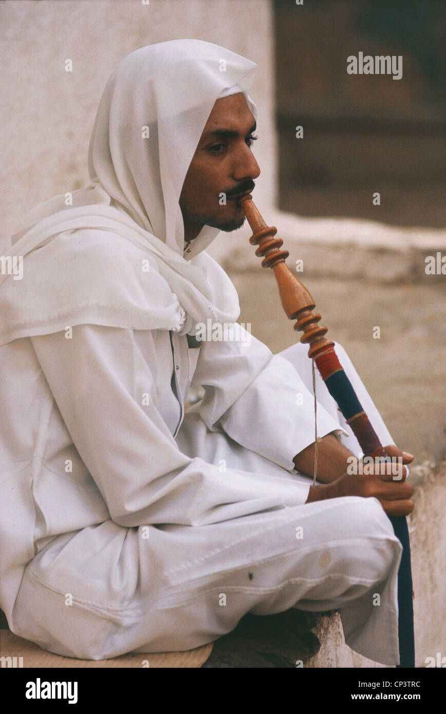 Hookah smoking hi-res stock photography and images - Alamy