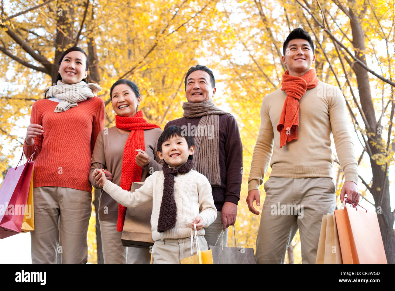 Family shopping in Autumn Stock Photo - Alamy