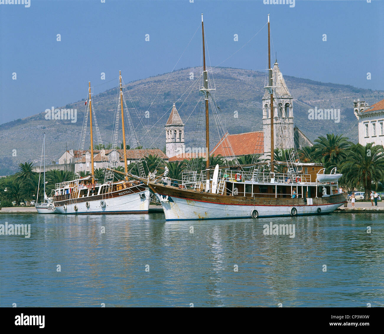 CROATIA, Trogir. BOATS IN PORT Stock Photo - Alamy
