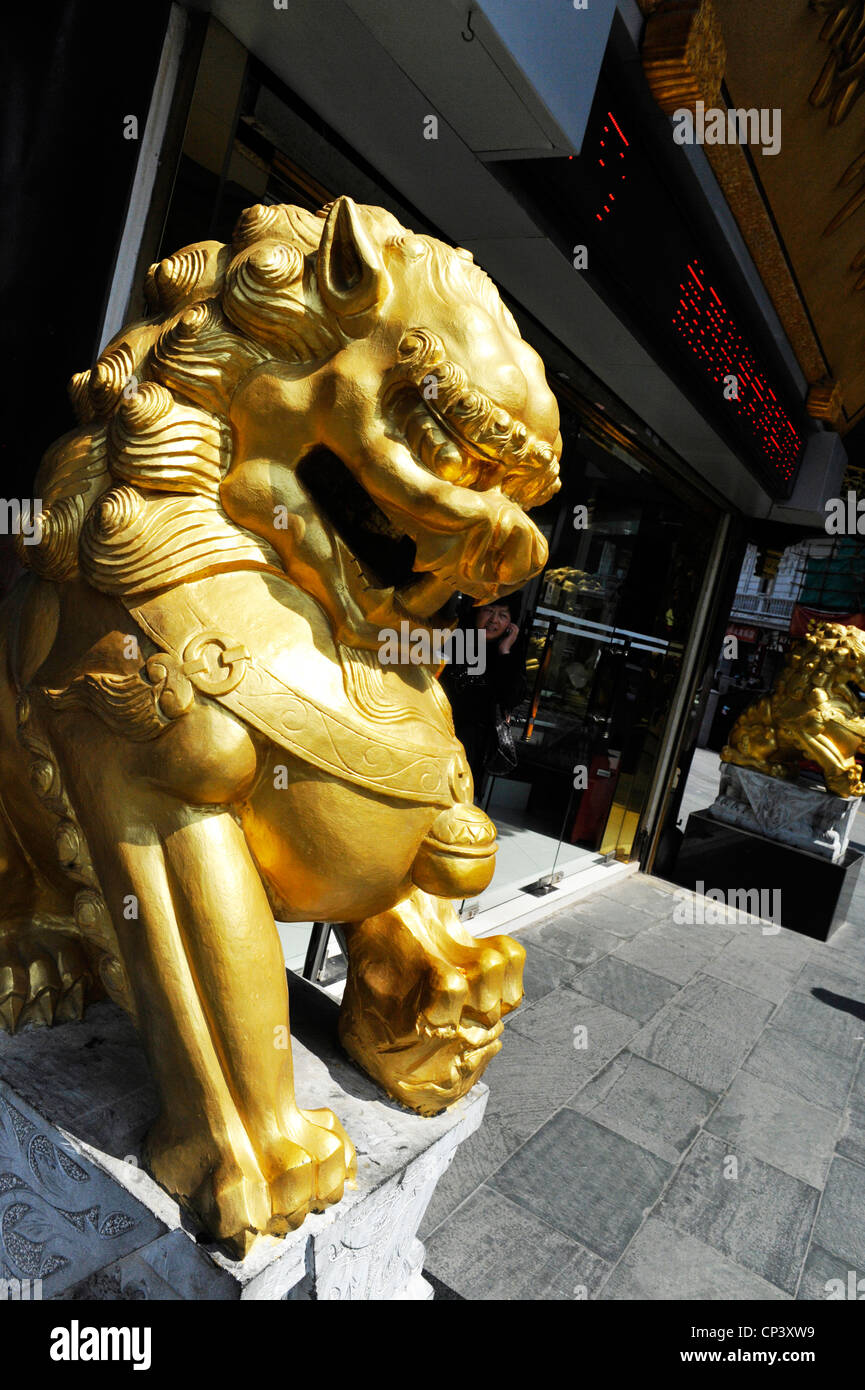 Chinese lion in Shanghai Stock Photo - Alamy