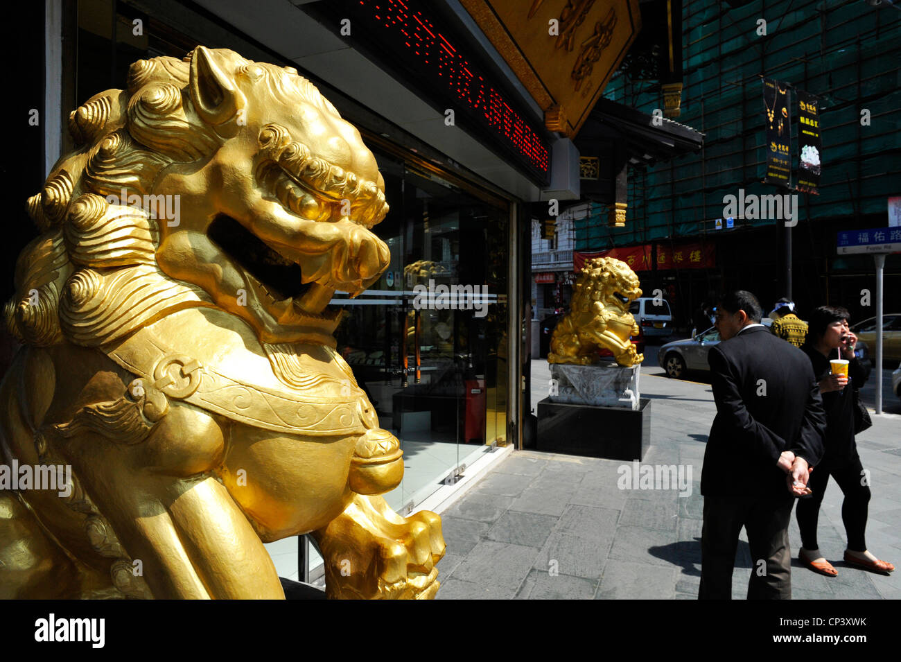 Traditional Chinese lions in Shanghai Stock Photo - Alamy