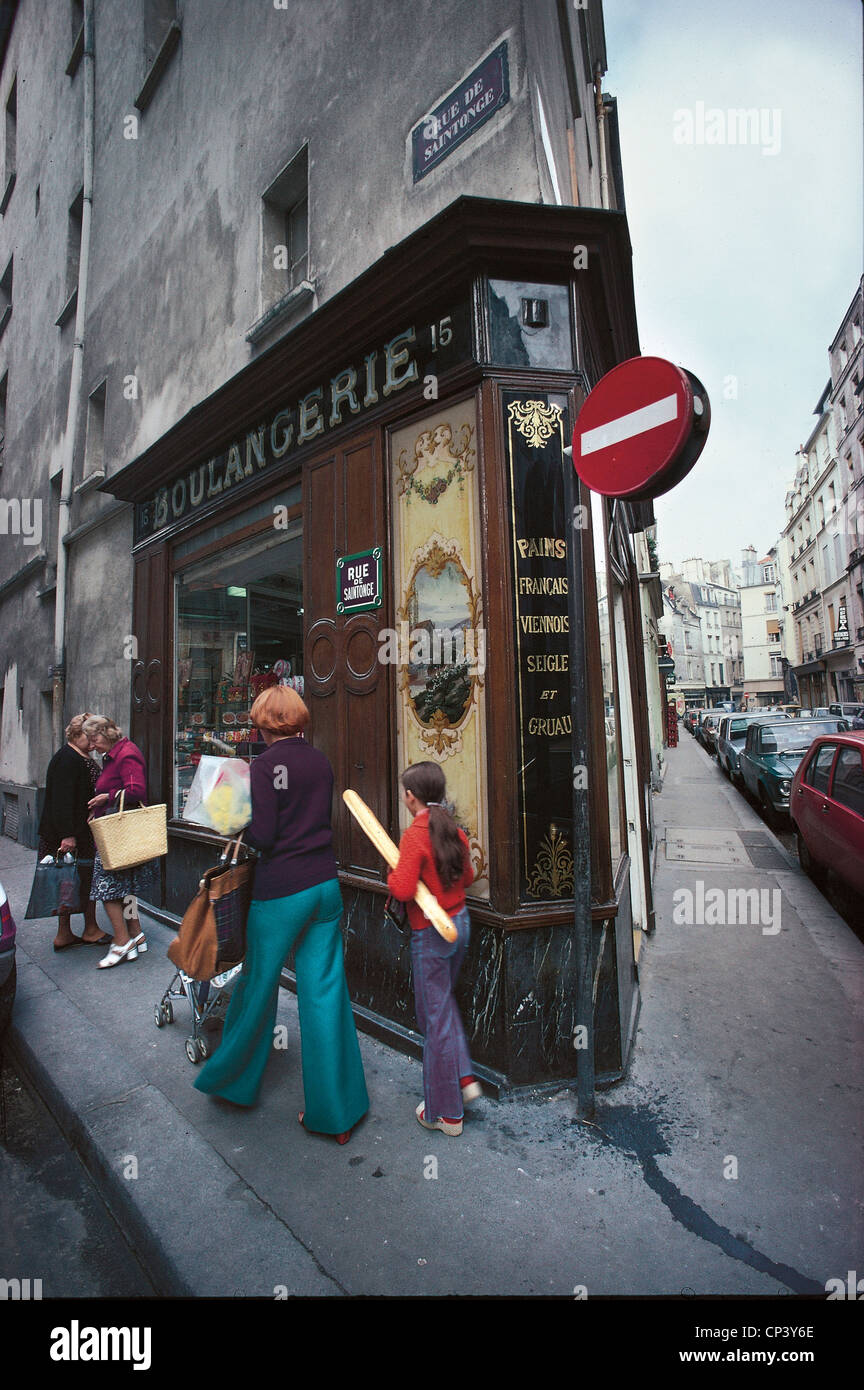 Geography paris hi-res stock photography and images - Alamy