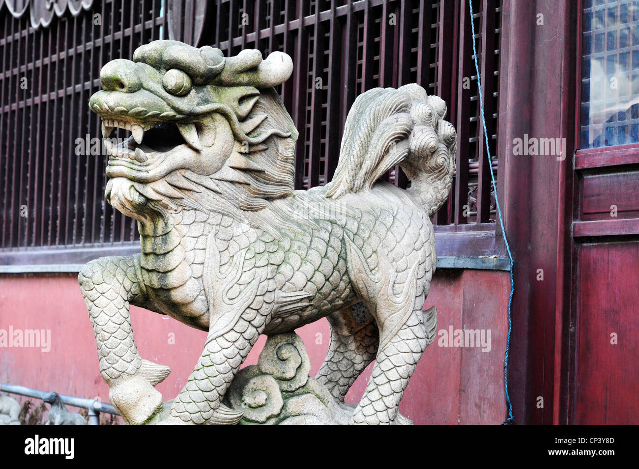 A traditional Chinese stone lion at Yu Garden, Shanghai Stock Photo - Alamy