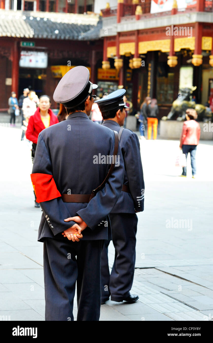 Security guards at Yuyuan, Shanghai Stock Photo - Alamy