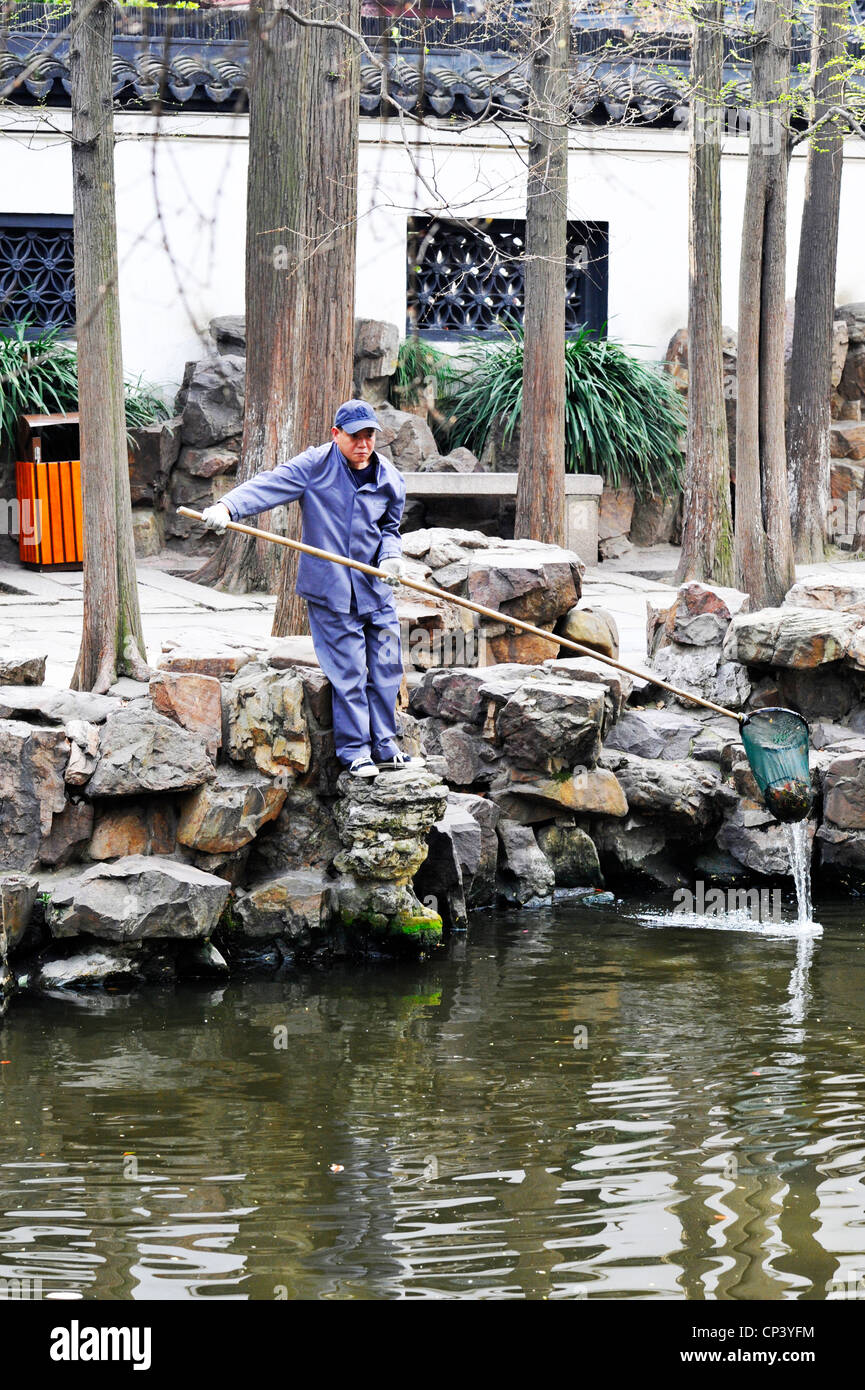 Garden pond cleaning hi-res stock photography and images - Alamy