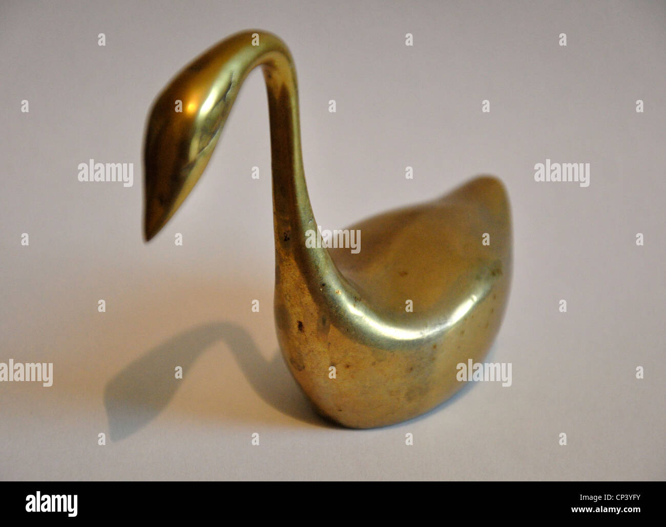 Metal swan hi-res stock photography and images - Alamy