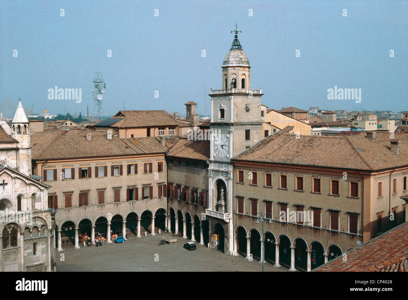 Emilia Romagna - Modena. PIAZZA GRANDE AND CLOCK TOWER Stock Photo - Alamy