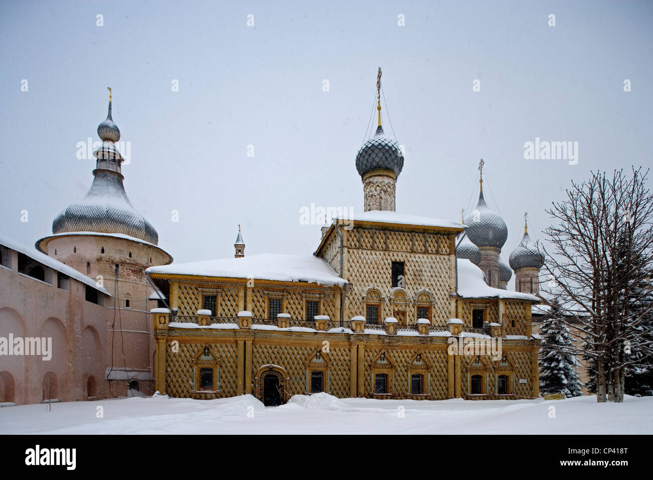 The golden lady hi-res stock photography and images - Alamy