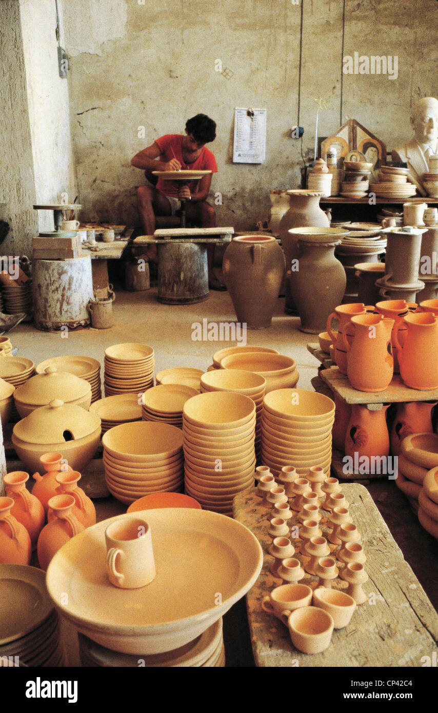 Puglia Ceramics Crafts Stock Photo - Alamy