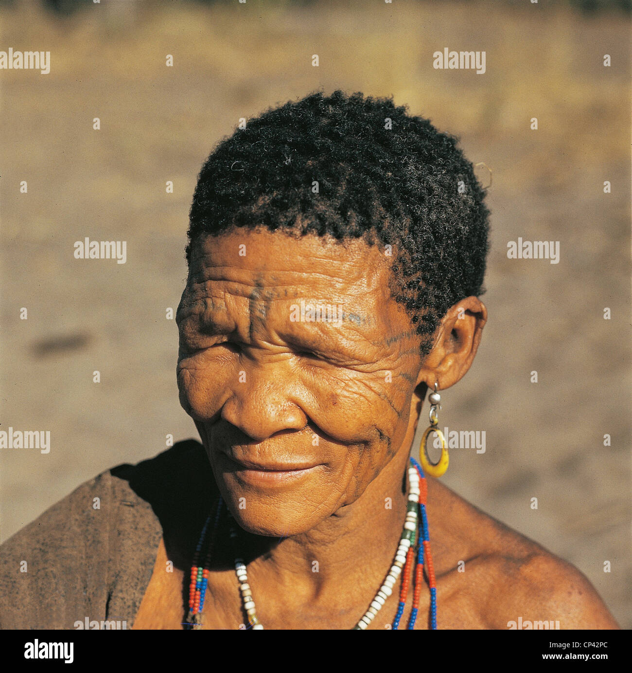 BOTSWANA - Bushman woman Stock Photo - Alamy