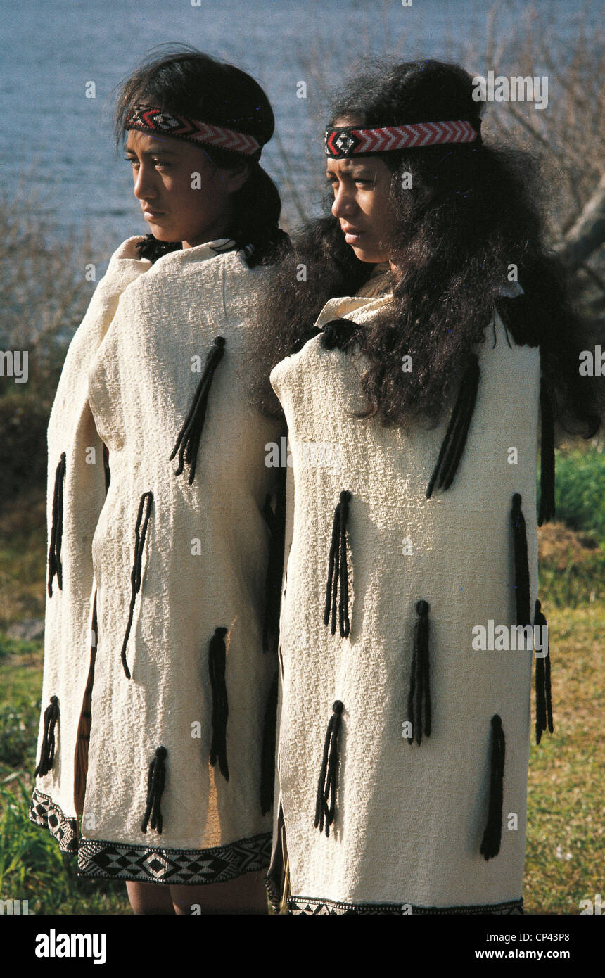Maori traditional clothing hi-res stock photography and images - Alamy