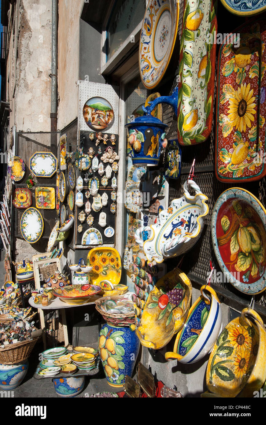 Ceramics shop orvieto umbria italy hi-res stock photography and images ...