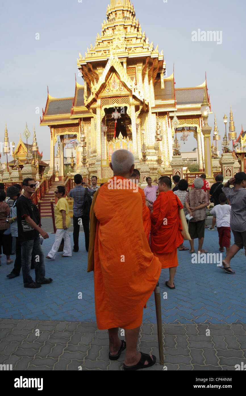 Thai Buddhist monk standing near Funeral Temple of Princess Bejaratana ...