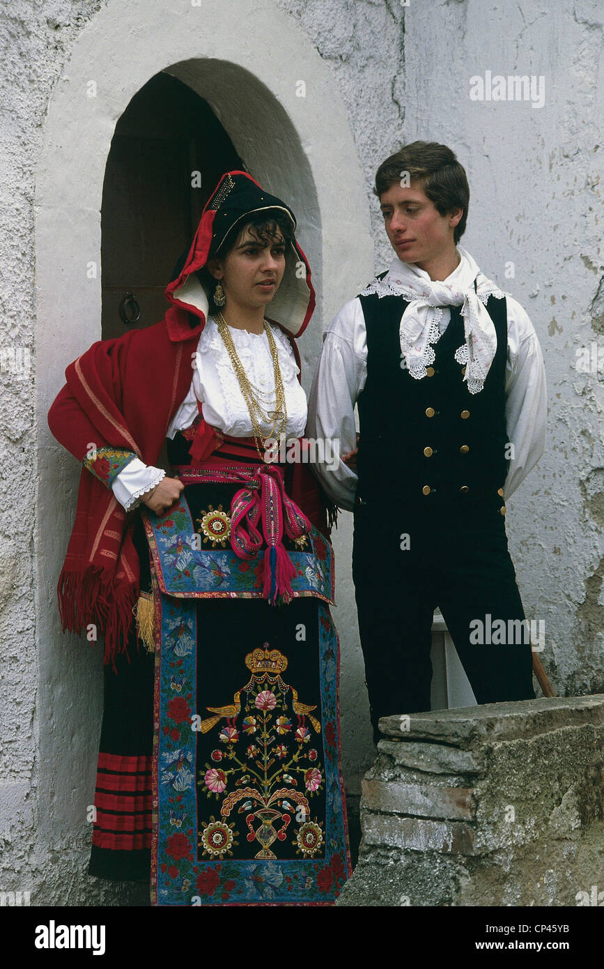 Traditional costume of molise hi-res stock photography and images - Alamy