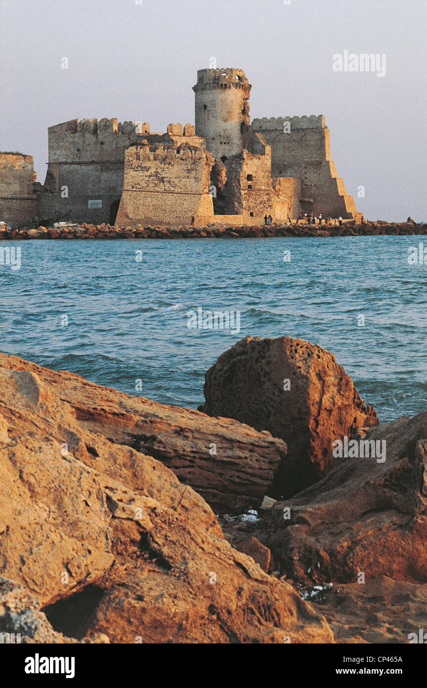 CALABRIA CAPO RIZZUTO LE Castle ARAGONESE Stock Photo - Alamy