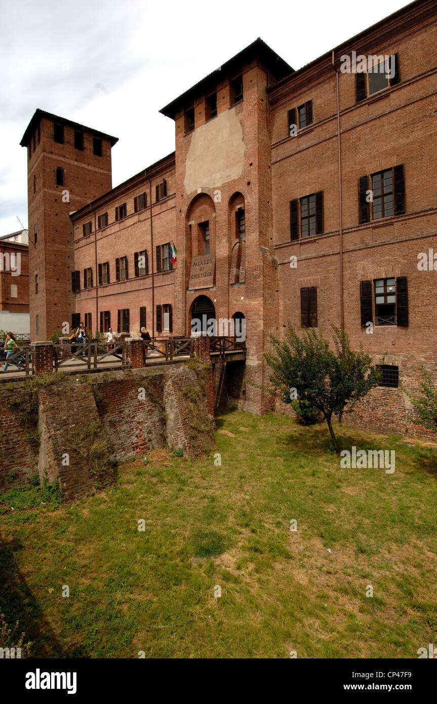 Dates from the thirteenth century hi-res stock photography and images ...