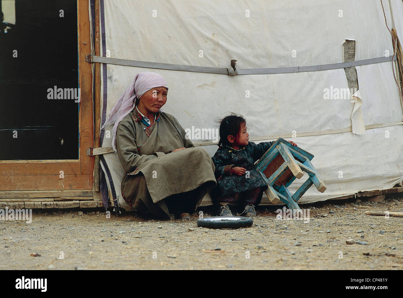 Mongolia - Gobi Region. Nomad woman with baby Stock Photo - Alamy
