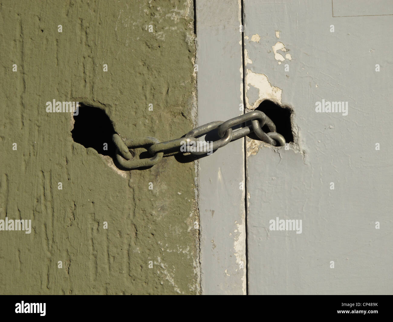 improvised chain lock on old door Stock Photo - Alamy