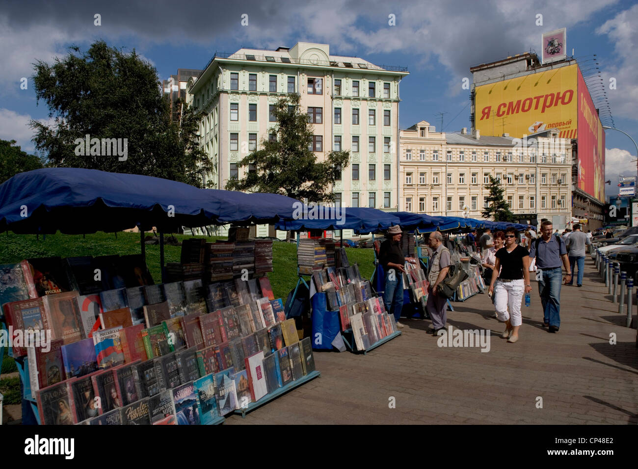 Russia - Moscow. Artists display their work on street stalls in Novi ...
