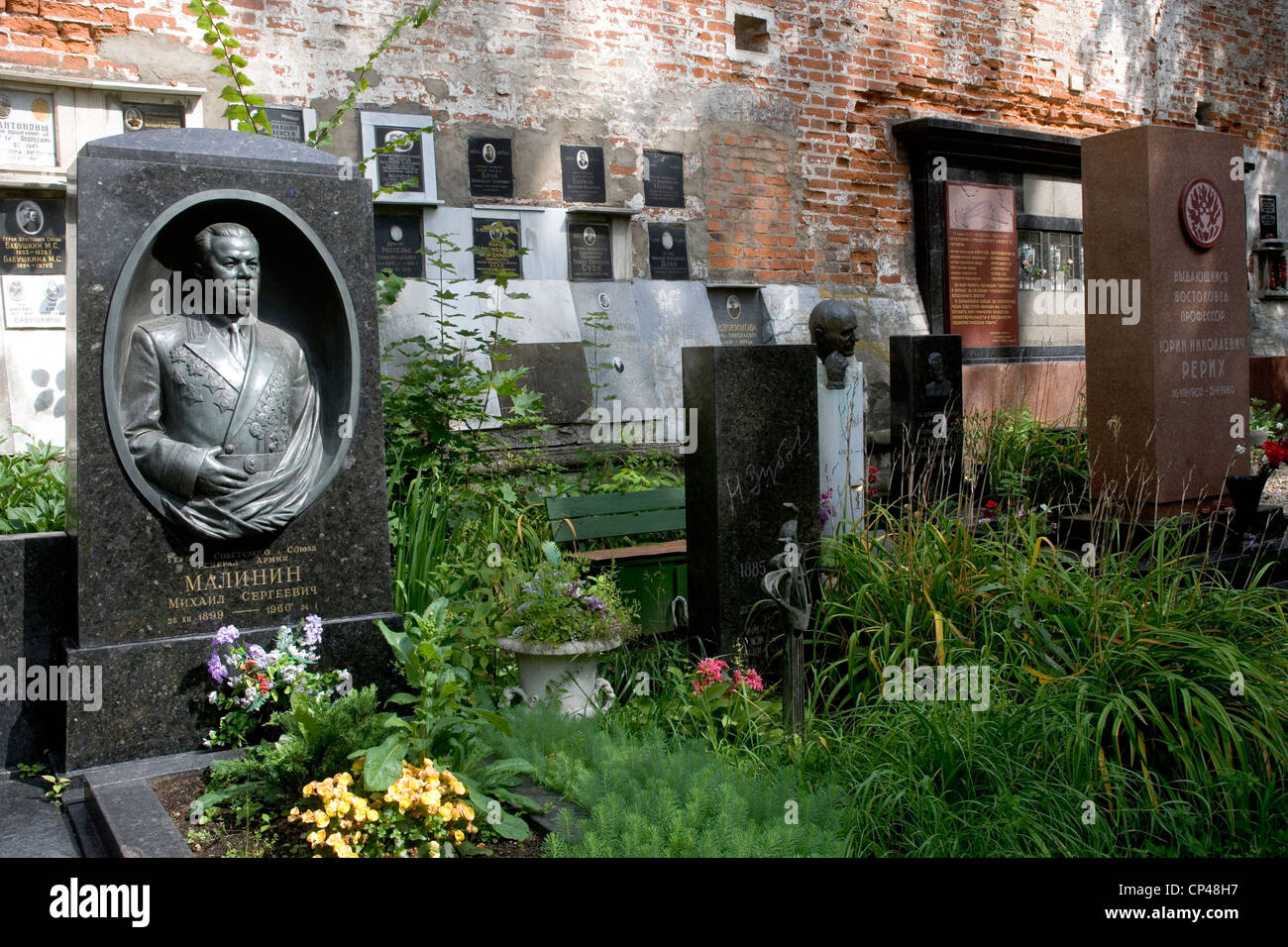 Novodevichy cemetery hi-res stock photography and images - Alamy