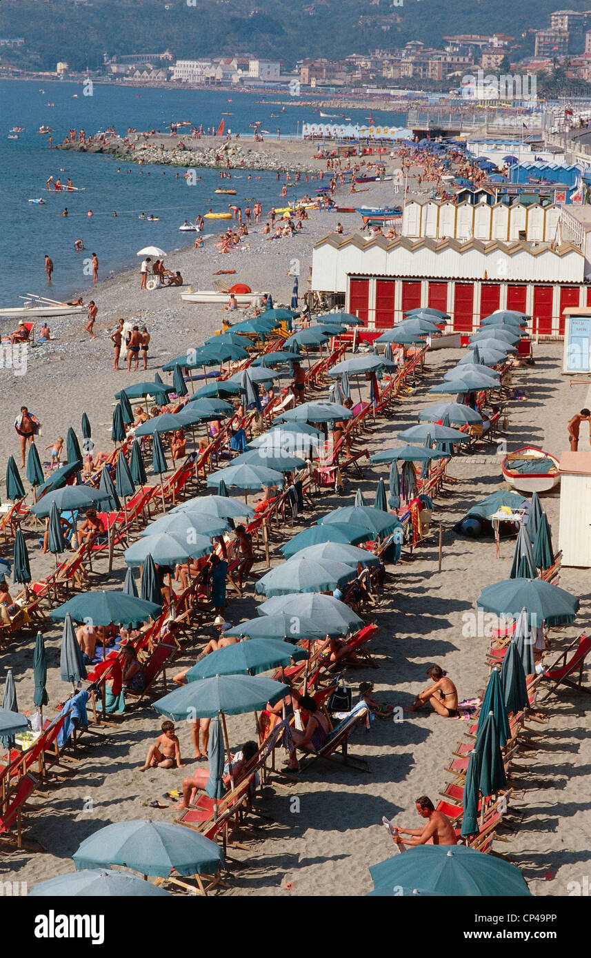 Liguria - Varazze (Sv). Beach Stock Photo - Alamy