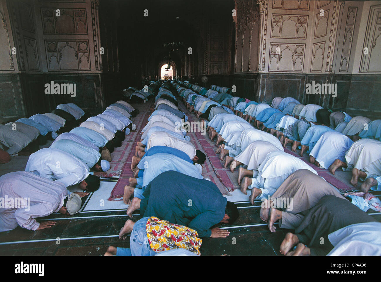 LAHORE PAKISTAN MOSQUE PRAYER Badshah Stock Photo - Alamy