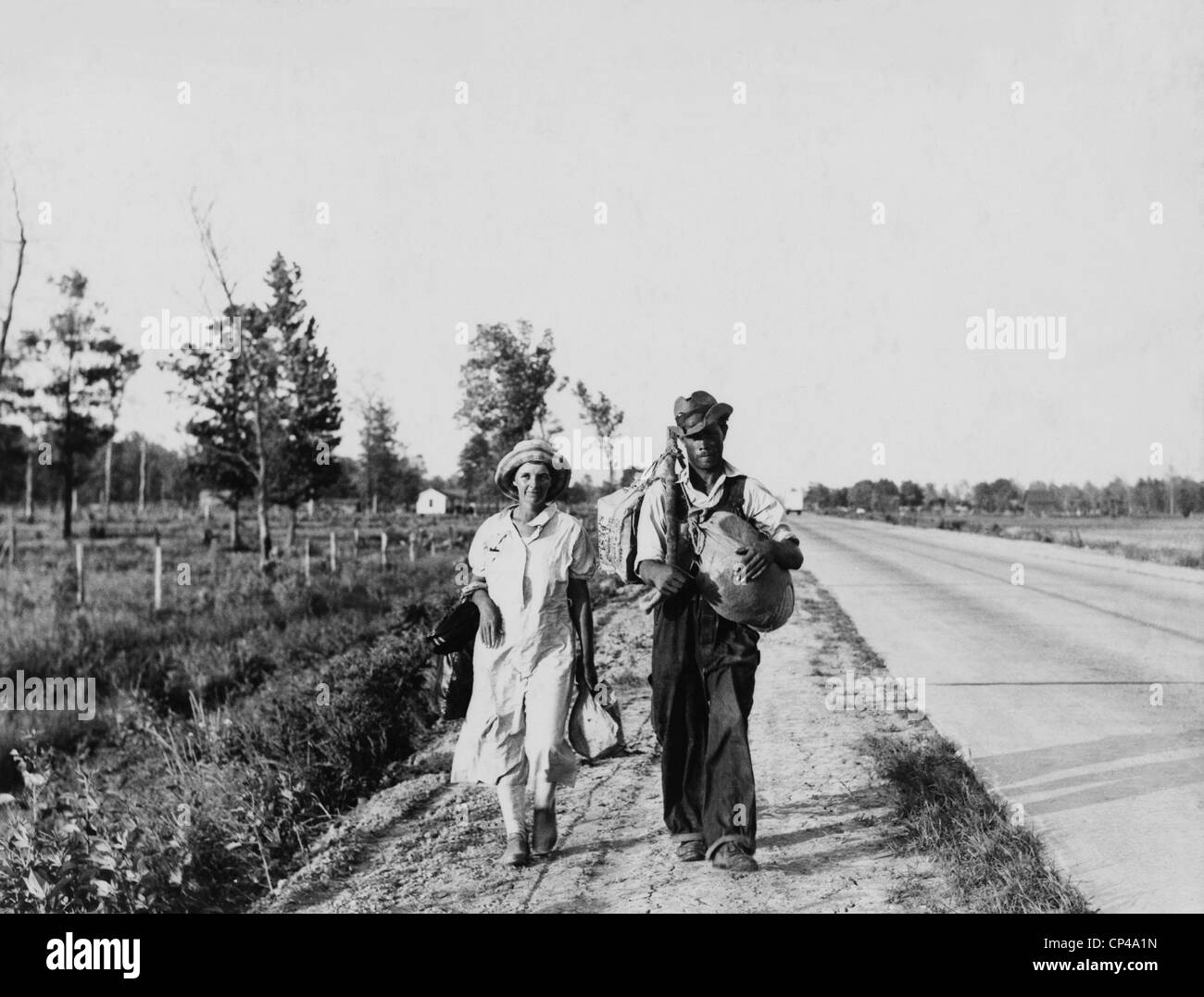 'Oakies' couple migrating. Cotton workers on the road carrying all they ...