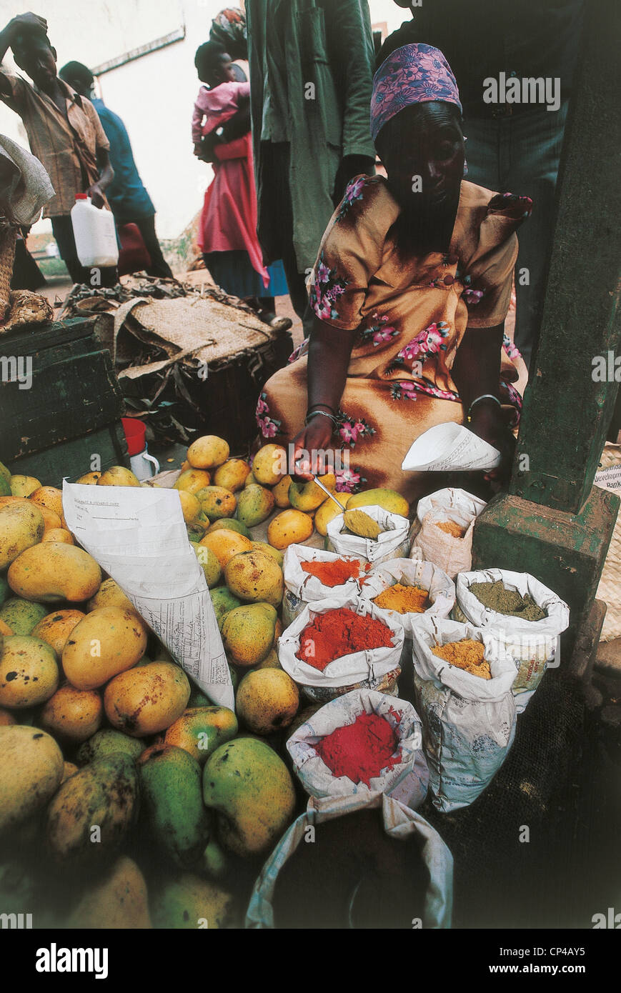 Uganda - Kampala, sale of spices and fruits to the market Stock Photo ...