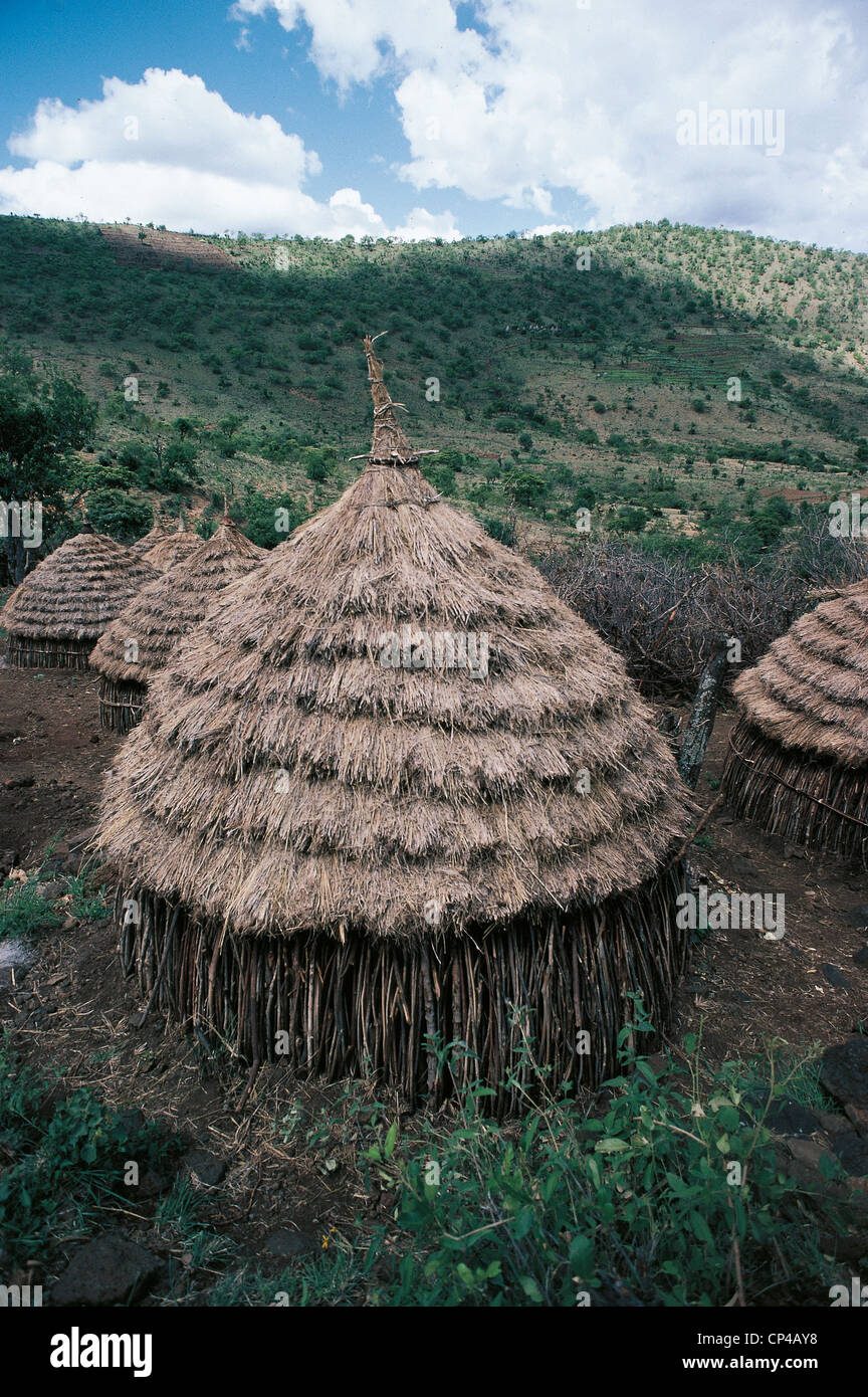 Uganda - Karamojong, huts in the village Stock Photo - Alamy