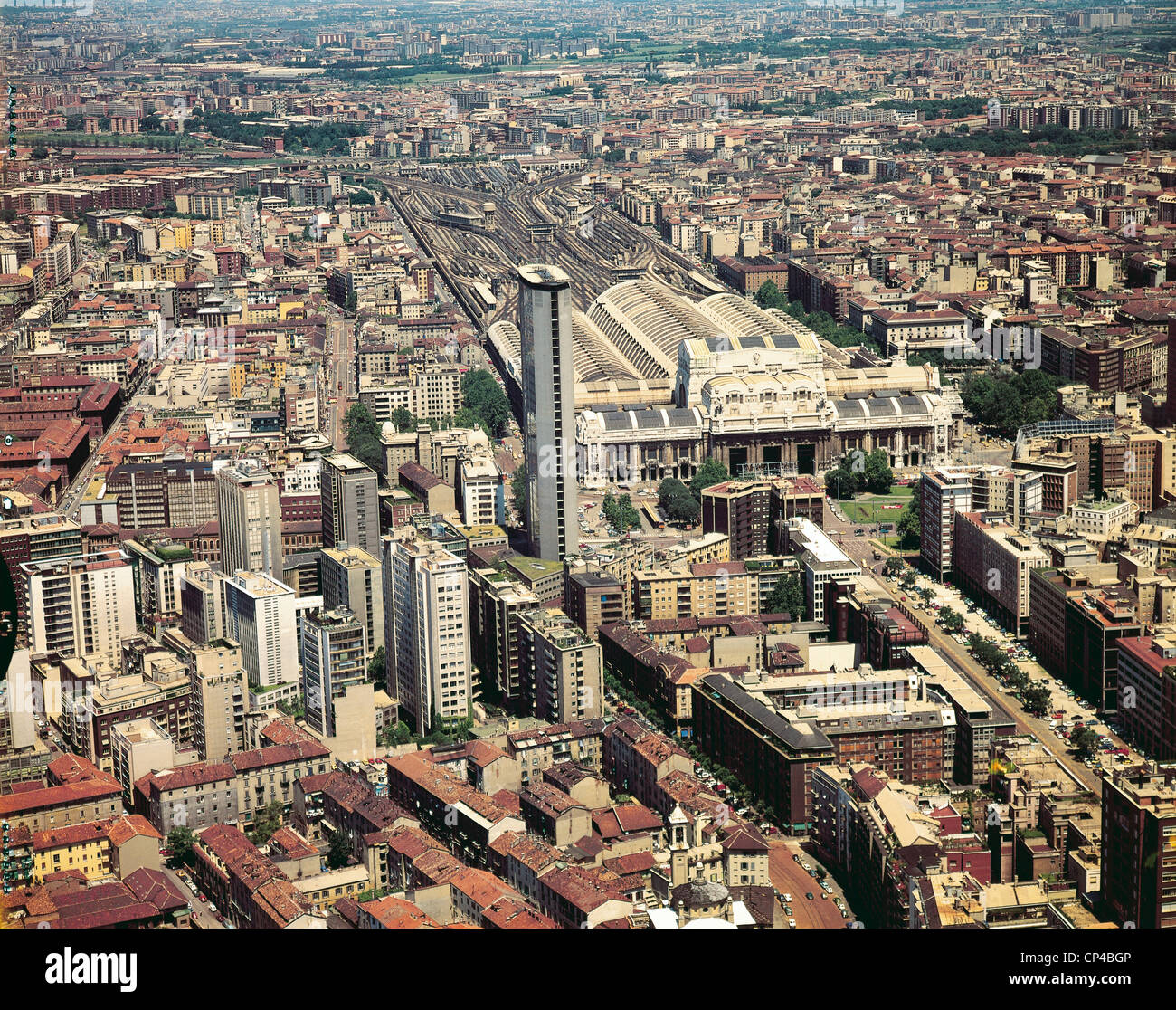 View of pirelli skyscraper hi-res stock photography and images - Alamy
