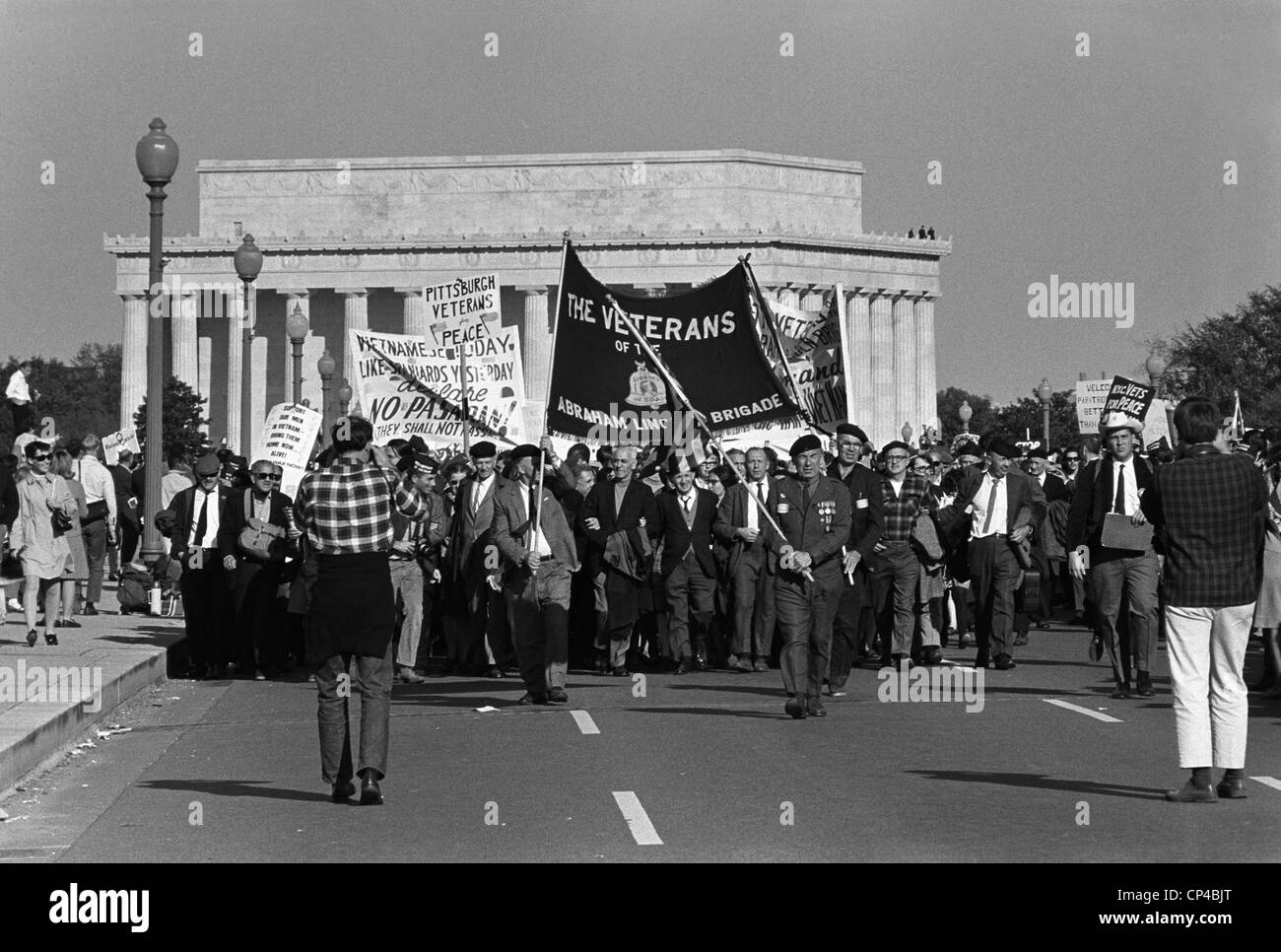 Peace march 1960s hi-res stock photography and images - Alamy