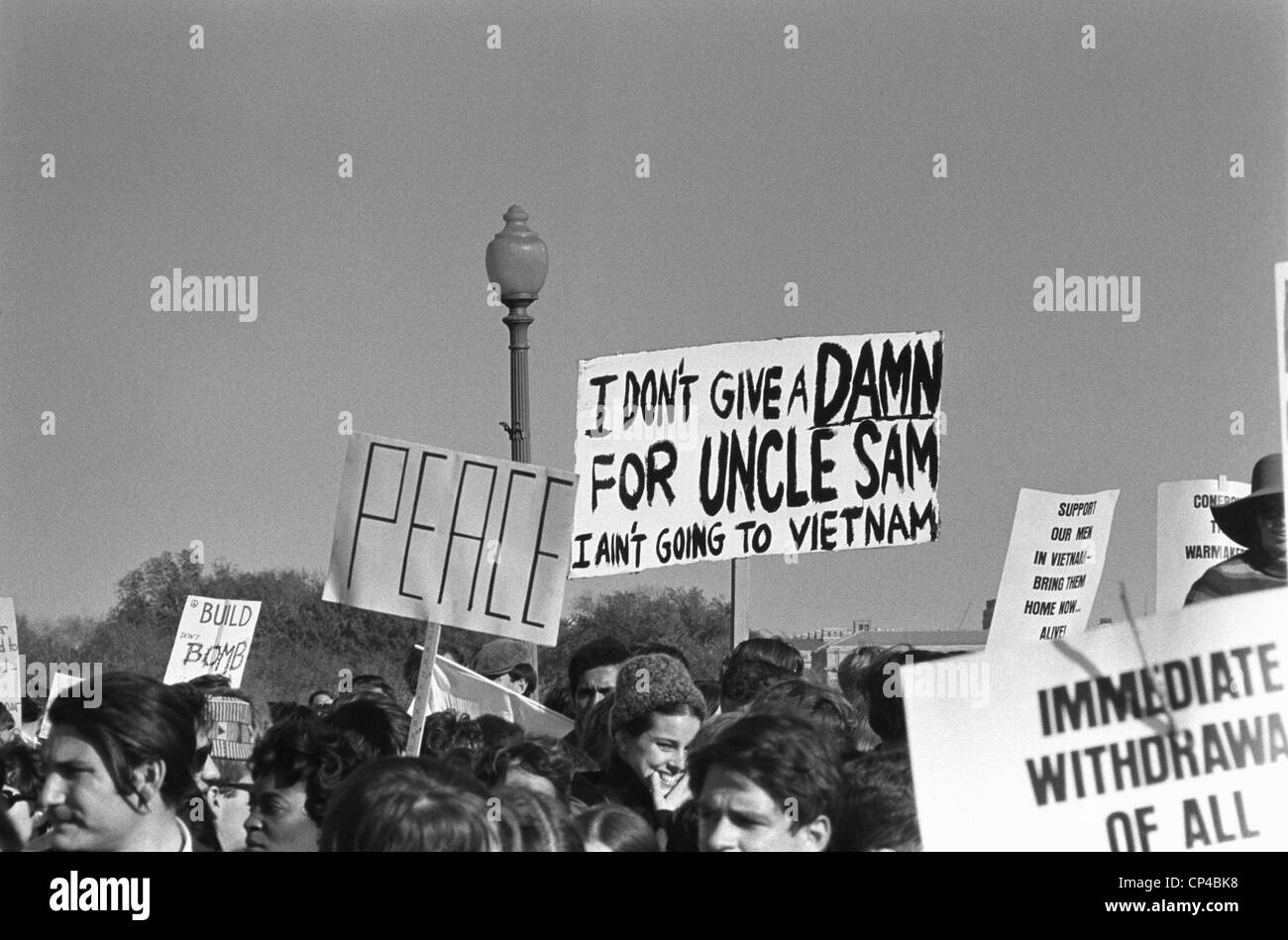 Vietnam war protesters, 1960s hi-res stock photography and images - Alamy