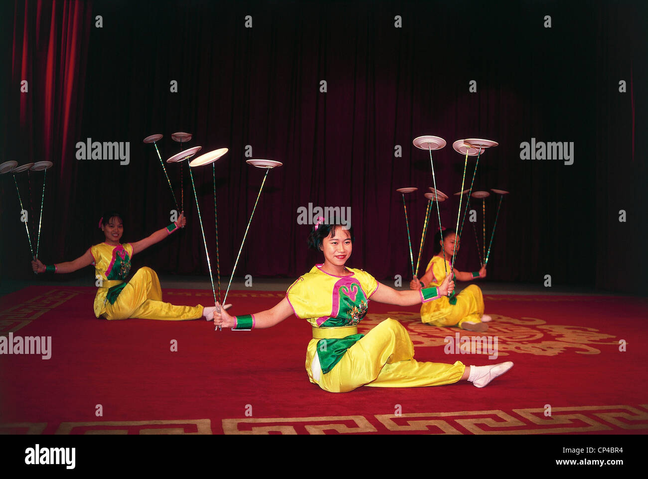 Taiwan - Taipei. Chinese opera, balance exercises Stock Photo - Alamy