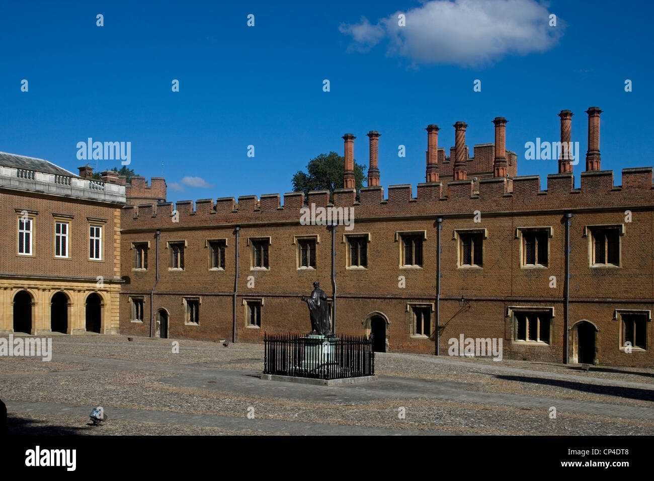 Courtyard eton college hi-res stock photography and images - Alamy