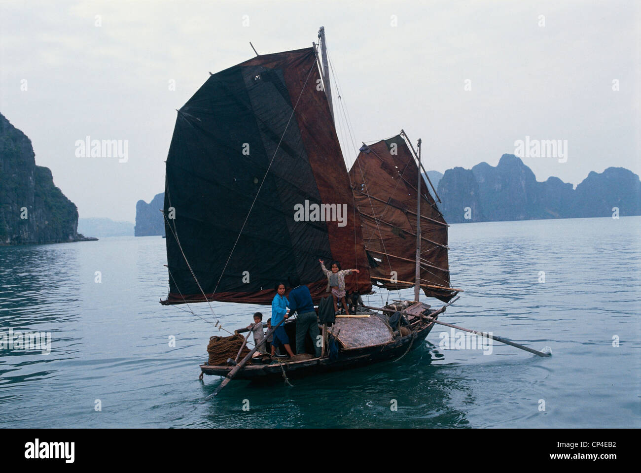 Viet Nam - Gulf of Tonkin - Halong Bay - Sampan, traditional sailing ...