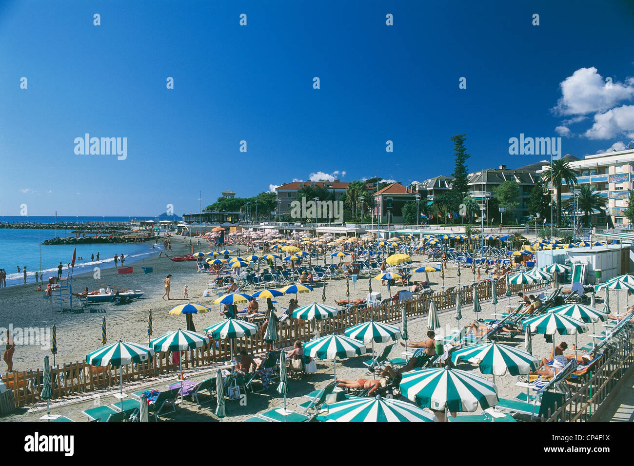 Liguria - Riviera di Ponente - Loanhead (SV), the beach Stock Photo - Alamy