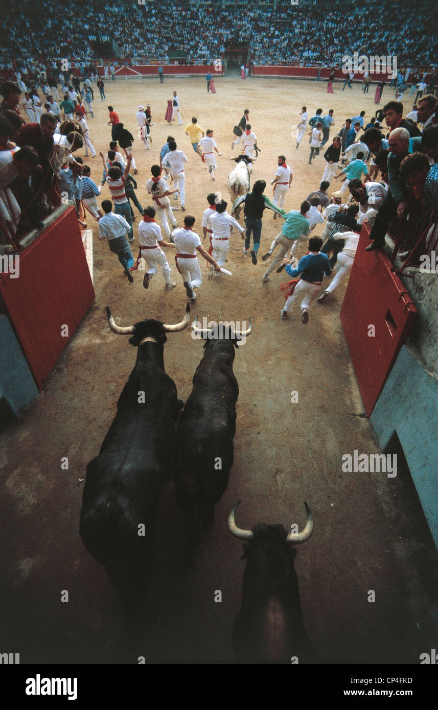Pamplona bulls race hi-res stock photography and images - Alamy