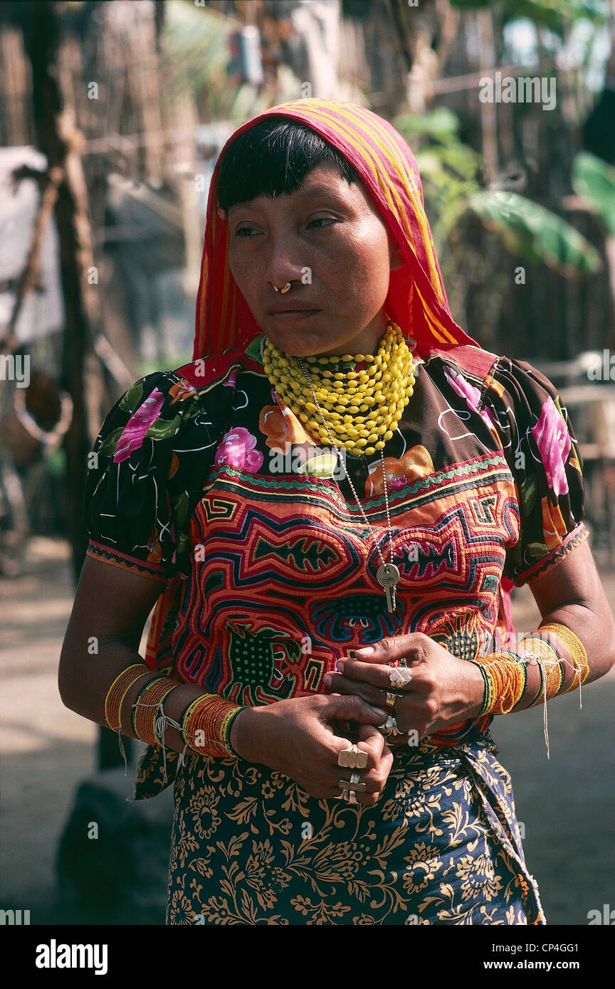 Cuna indian hi-res stock photography and images - Alamy
