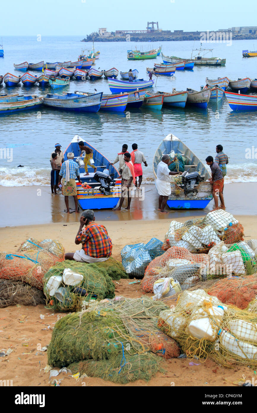 Indian fishing boats hi-res stock photography and images - Alamy
