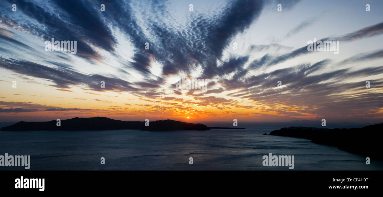 Santorini purple sunset hi-res stock photography and images - Alamy