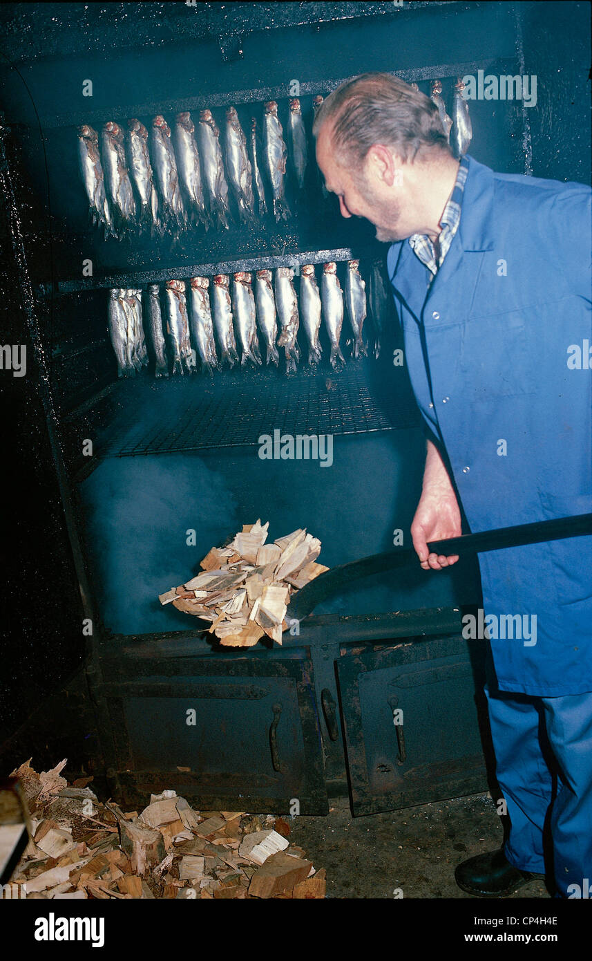 Smoking fish hi-res stock photography and images - Alamy