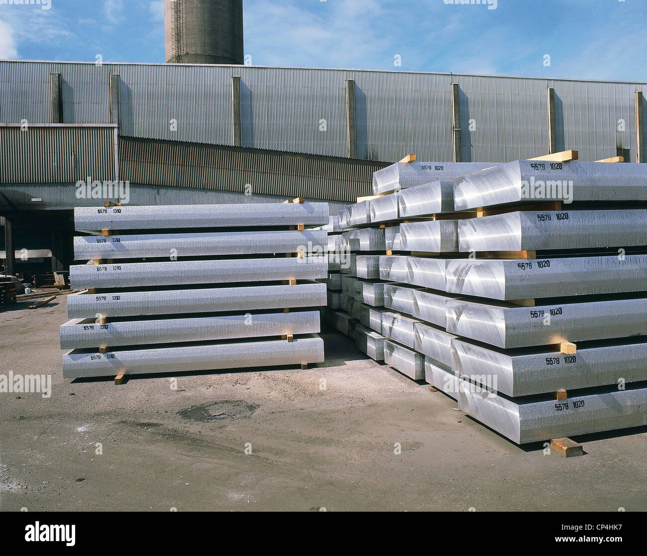 Metallurgical aluminium hi-res stock photography and images - Alamy
