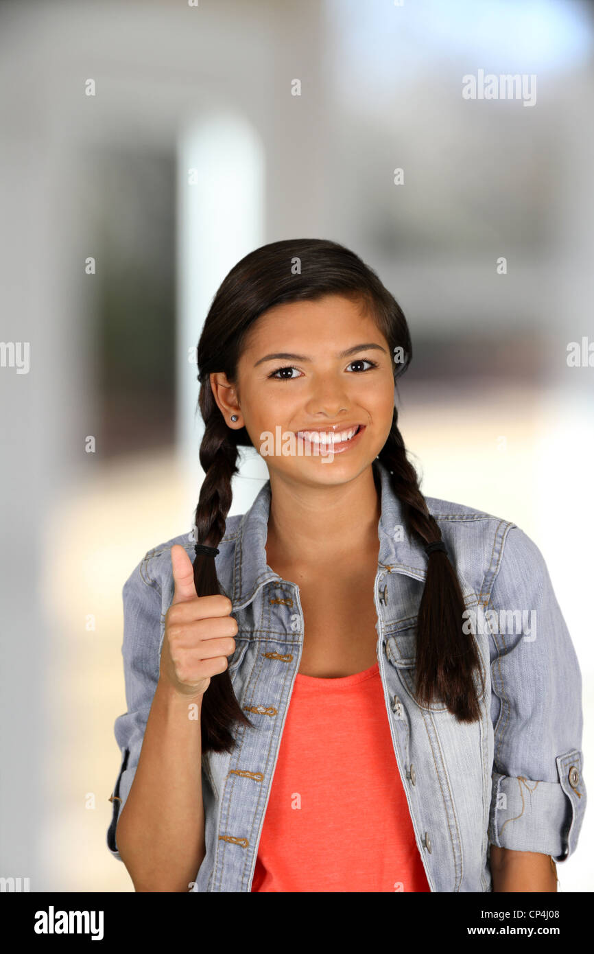 Teenage girl smiling Stock Photo - Alamy