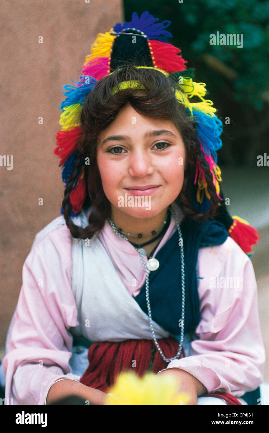 Morocco - Marrakech. Girls in traditional costumes Stock Photo - Alamy