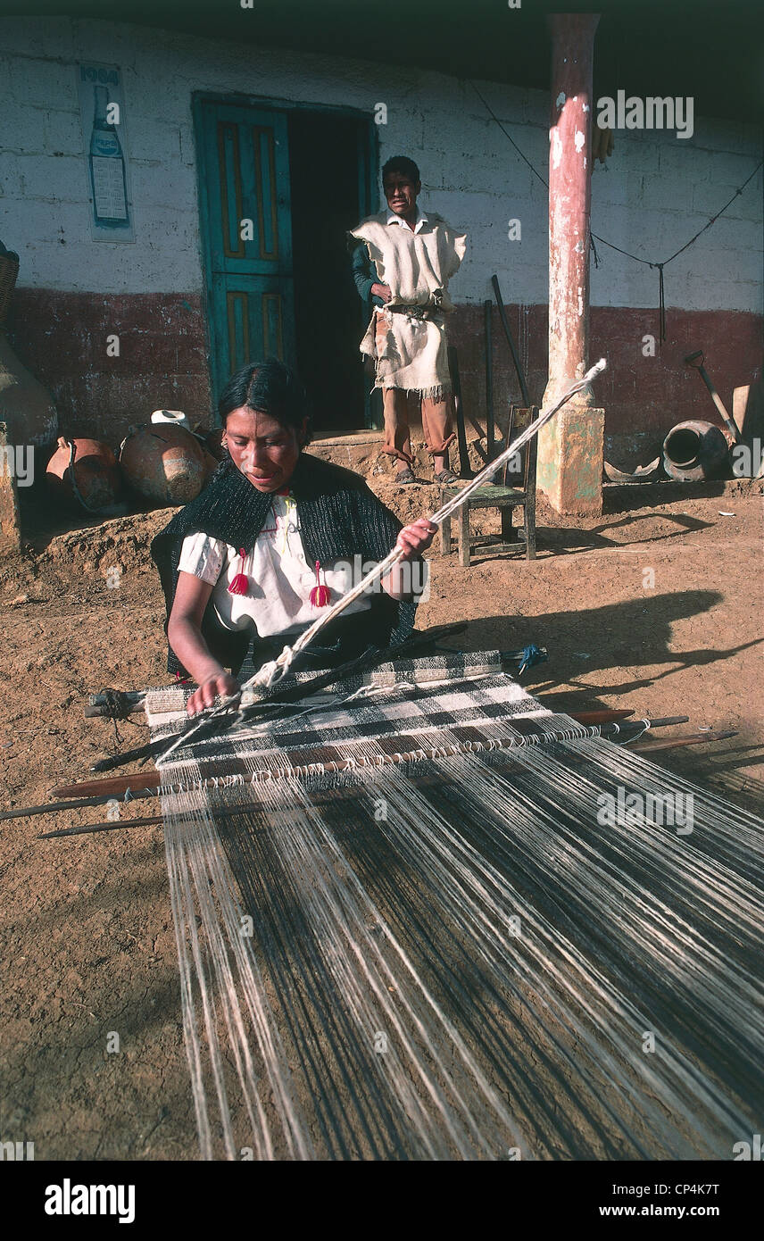 Chamula weaving hi-res stock photography and images - Alamy