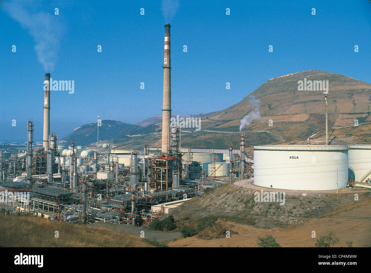 SPAIN BASQUE COUNTRY EUSKADI Muskiz REFINERY INSTALLATION OF PETRONOR ...