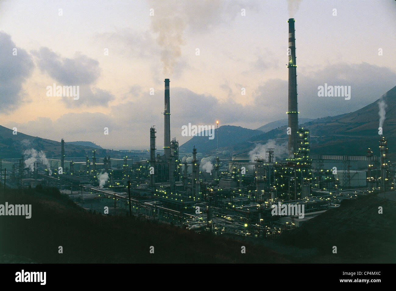 EUSKADI SPAIN BASQUE COUNTRY OF OIL REFINERY Muskiz PETRONOR Stock ...