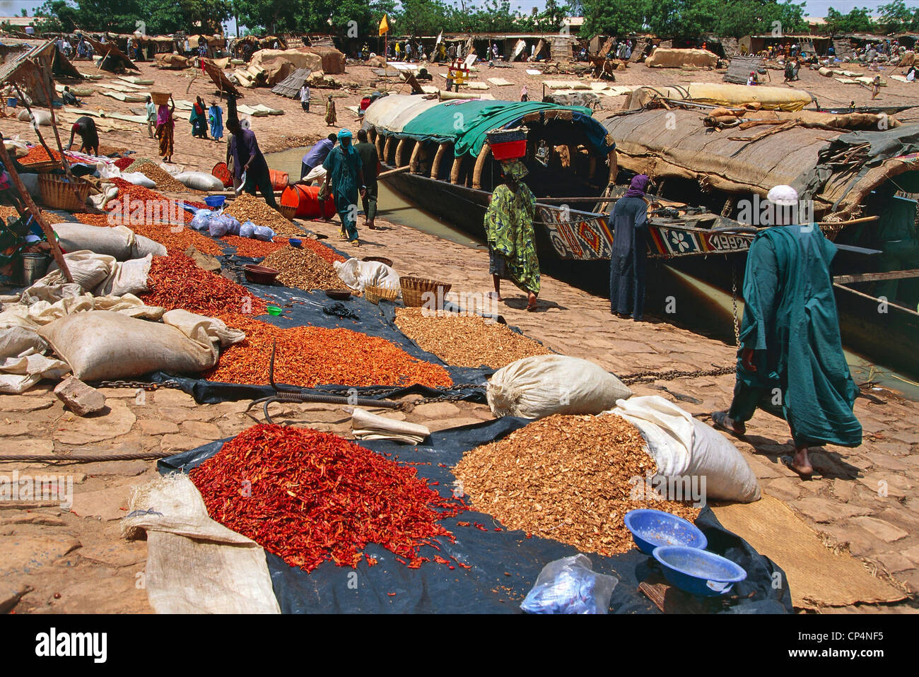Port of mopti and market hi-res stock photography and images - Alamy