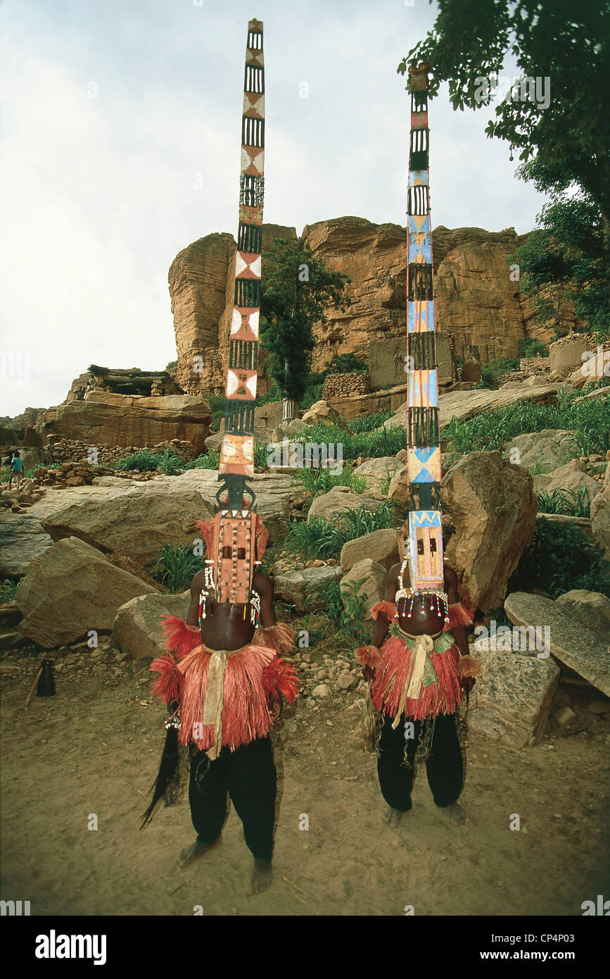 Mali - Sacred Dance of the Dogon masks Stock Photo - Alamy